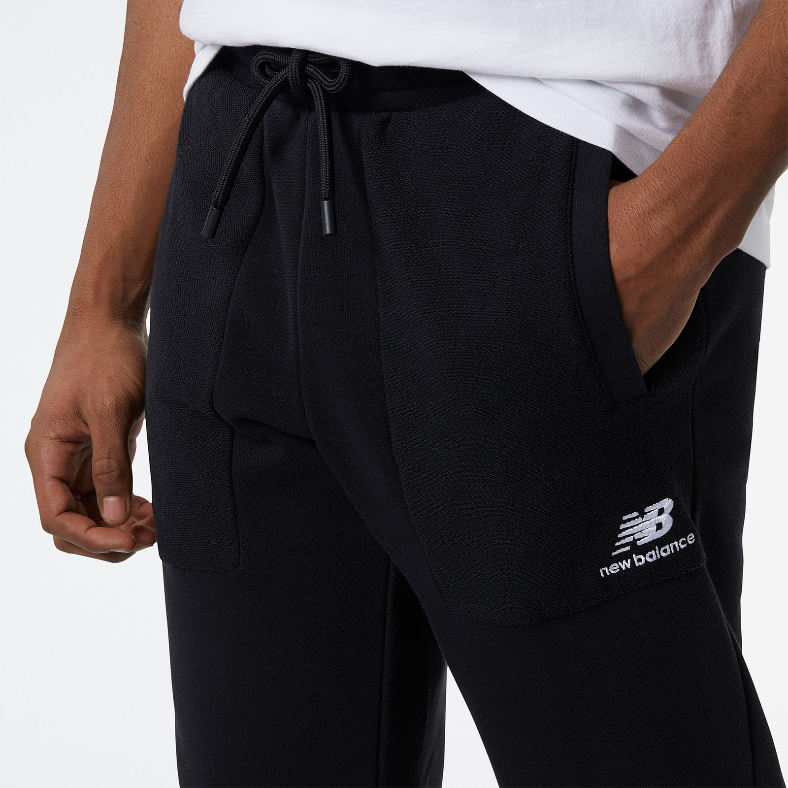 New Balance SPODNIE ATHLETICS SWEATPANTS | Men \ Apparel \ Spodnie i ...